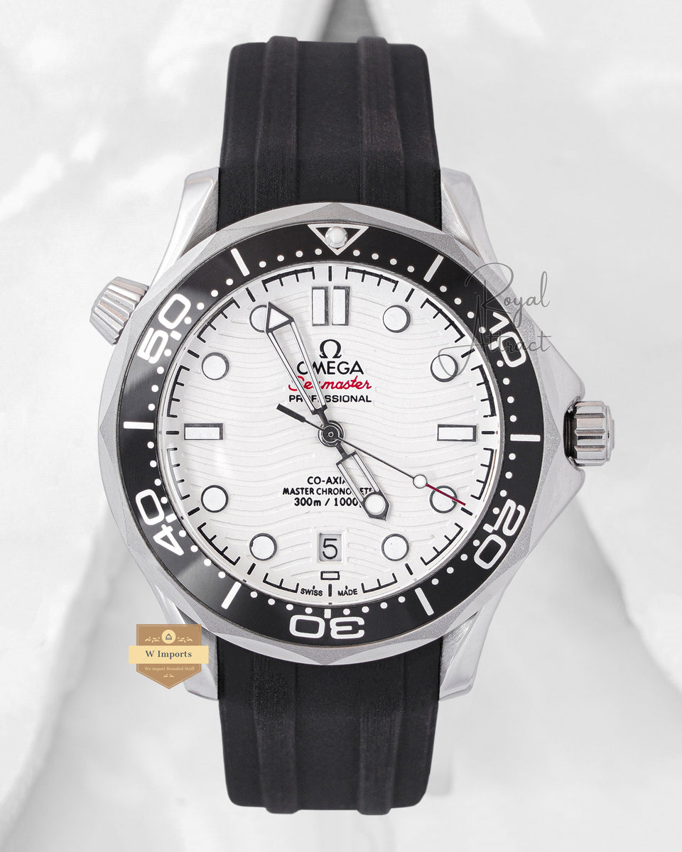 Latest Collection Silver Case With White Dial & Black Rubber Strap For ...